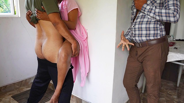 ගැණි ගෙන්නගත්ත හොරමිනිහා මාට්ටු Sri Lankan Cuckold Husband Watch Her
